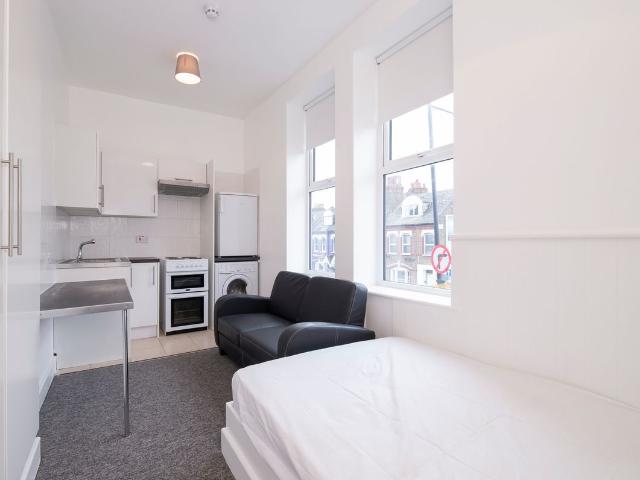 Chamberlayne Road, Kensal Rise NW10, Room to rent, £1,100 pcm | PrimeLocation