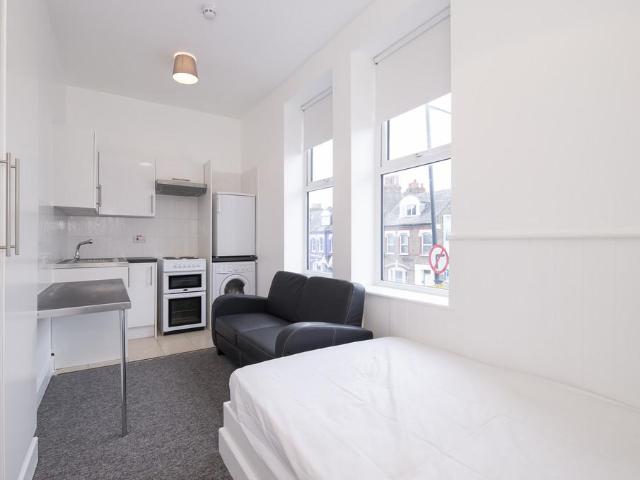 Chamberlayne Road, Kensal Rise NW10 Studio to rent £1,075 pcm £248 pw