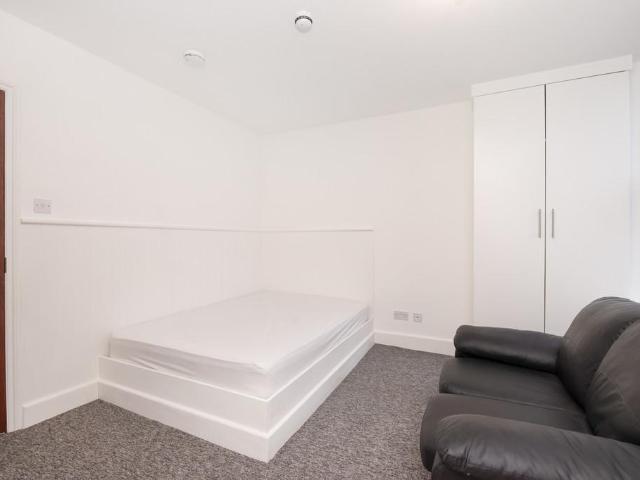 Chamberlayne Road, Kensal Rise NW10 Studio to rent £1,150 pcm £265 pw