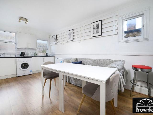 Chamberlayne Road, London NW10, 4 bed flat to rent, £3,400 pcm | PrimeLocation
