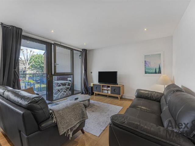 Chamberlain Court, Canada Water, SE16 1 bed flat to rent £1,950 pcm £450 pw