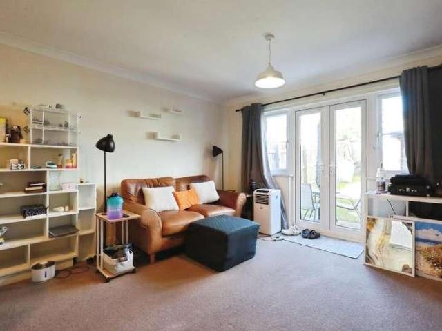 Chamberlain Close, Carterton, OX18