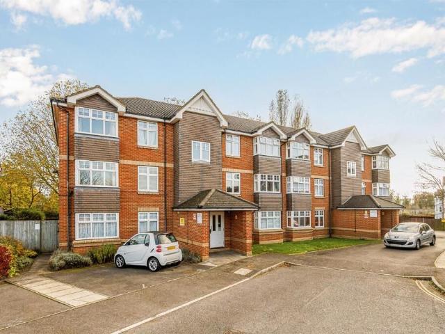 Chamberlain Gardens, Hounslow TW3, 2 bed flat to rent, £1,650 pcm | PrimeLocation