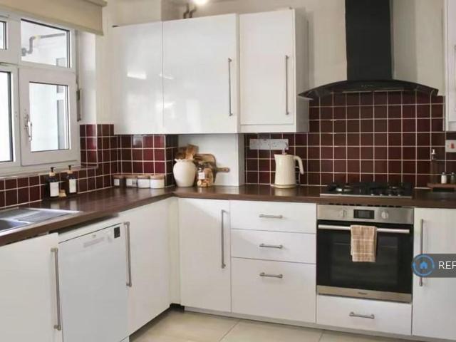 Chamberlain House, London, E1 3 bed maisonette to rent £3,300 pcm £762 pw