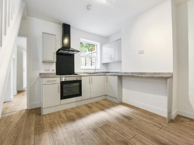 Chamberlain Road, Chatham, ME4 3 bed terraced house to rent £1,550 pcm £358 pw
