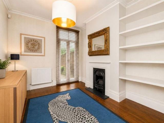 Chambers Gardens, N2, London