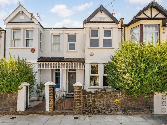Chambers Gardens, London N2, 5 bed terraced house to rent, £3,750 pcm | PrimeLocation