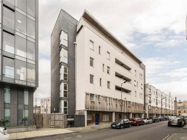 Chambers Street, London SE16 2 bed flat to rent £2,500 pcm £577 pw