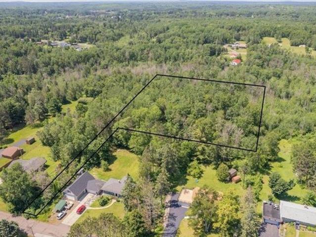 Chambersburg Ave, Duluth, MN 55811