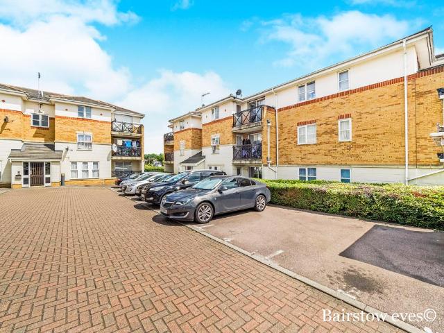 Champness Road, Barking, IG11 2 bed flat to rent £1,750 pcm £404 pw