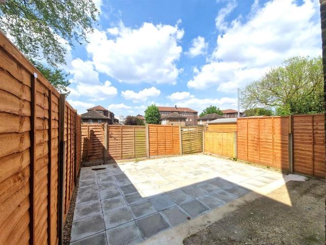 Champion Grove, Denmark Hill, London SE5, 1 bed flat to rent, £1,850 pcm | PrimeLocation