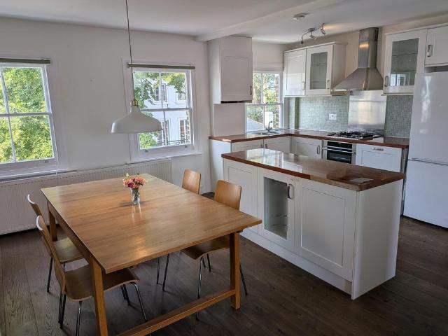 Champion Grove, London, SE5 2 bed penthouse to rent £2,400 pcm £554 pw