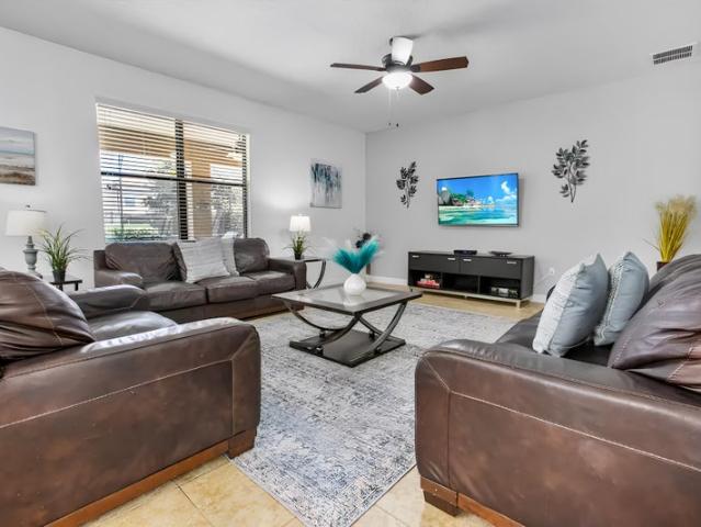 ChampionsGate Private Bed & Bath + TV + Mini Frid