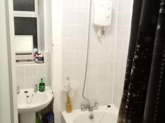Champlain House, White City W12, Room to rent, £745 pcm | PrimeLocation