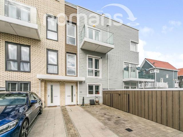 Champlain Street, Reading, Berkshire RG2, 4 bed town house to rent, £2,300 pcm | PrimeLocation