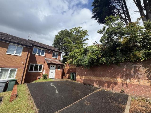 Chance Croft, Oldbury 3 bed end of terrace house to rent £1,195 pcm £276 pw