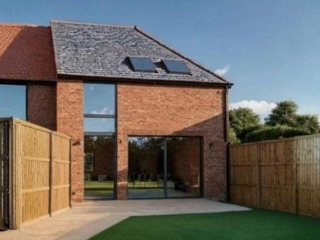 Chancel Close, Eagle Farm, 2 Bedroom Barn
