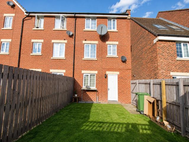 Chancel Road, Wakefield WF1, 4 bed end terrace house to rent, £1,200 pcm | PrimeLocation