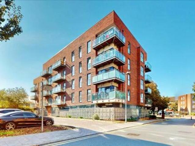 Chancellor Way, Dagenham, 2 Bedroom Flat