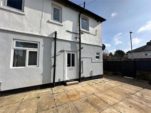 Chandos Avenue, Leeds, West Yorkshire 3 bed apartment to rent £1,050 pcm £242 pw