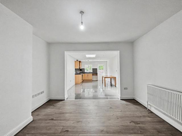 Chandos Crescent, Edgware HA8, 6 bed semi detached house to rent, £3,500 pcm | PrimeLocation