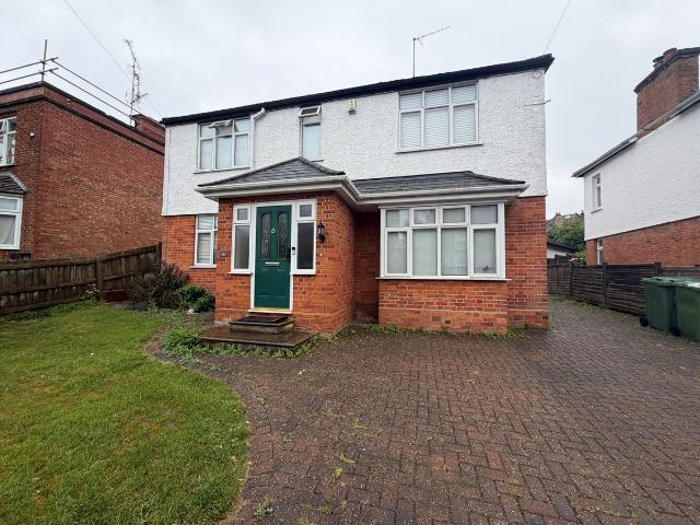 Chandos Road, Buckingham MK18, Studio to rent, £1,200 pcm | PrimeLocation