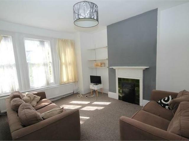 Chandos Road, Willesden Green 3 bed flat to rent £2,448 pcm £565 pw