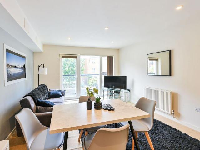 Chandler Way, Peckham, London, SE15 1 bed flat to rent £1,775 pcm £410 pw