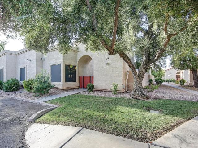 Chandler Home with Vaulted Ceilings & Community Pool!