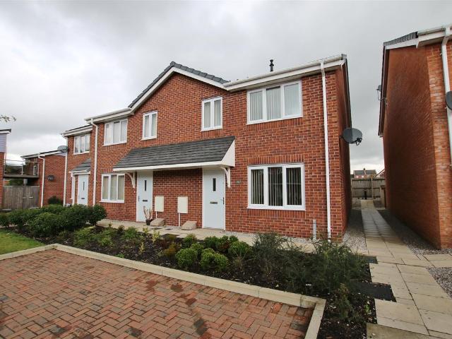 Chandlers Close, Chorley PR7, 2 bed terraced house to rent, £900 pcm | PrimeLocation