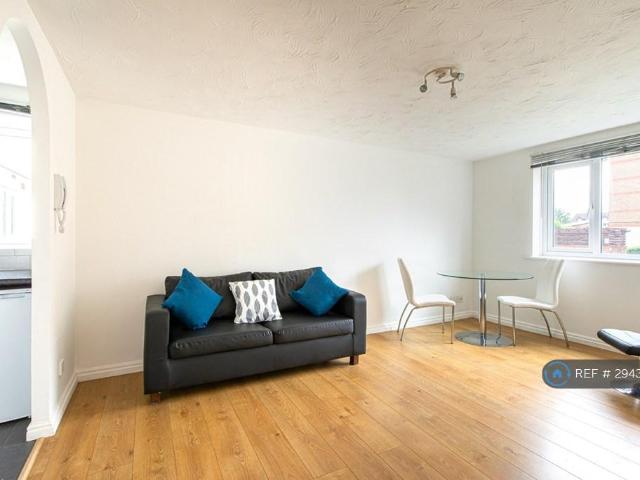 Chandlers Drive, Erith, DA8 1 bed flat to rent £1,295 pcm £299 pw