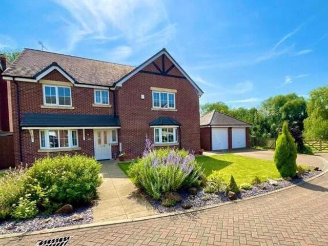 Chandlers Way, Stone, 5 Bedroom Detached