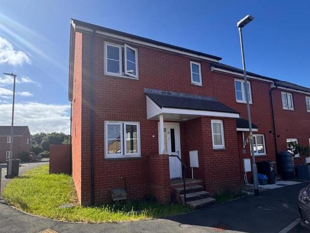 Channi Drive, Bridgwater TA6 3 bed end of terrace house to rent £1,325 pcm £306 pw