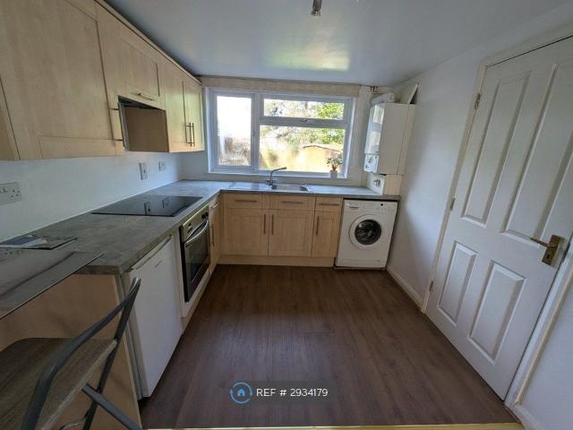 Chantry Close, Windsor SL4, 1 bed flat to rent, £900 pcm | PrimeLocation