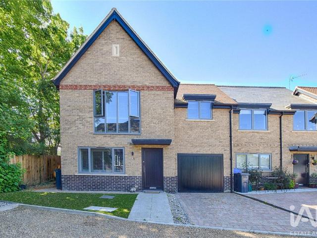 Chantry Gardens, Essex CM17, 4 bed end terrace house to rent, £2,500 pcm | PrimeLocation