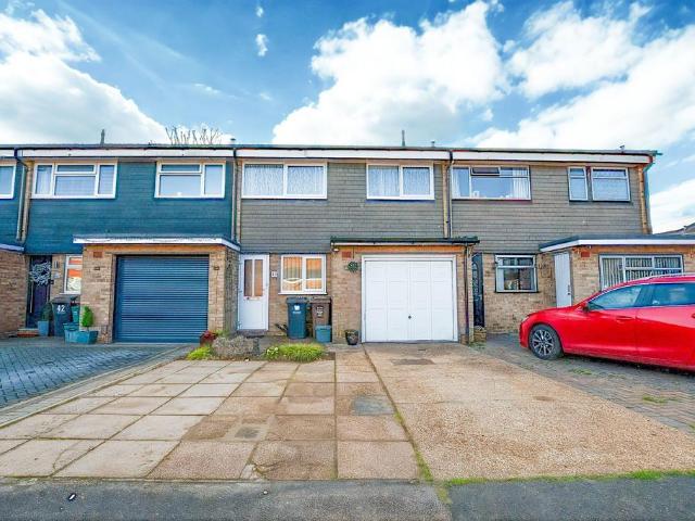 Chantry Lane, London Colney, AL2 3 bed terraced house to rent £1,950 pcm £450 pw