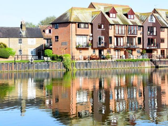 Chantry Place, Eton 4 bed townhouse to rent £4,250 pcm £981 pw