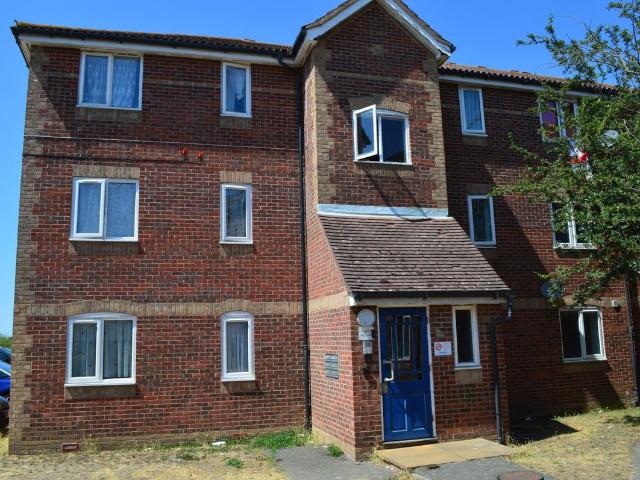 Chantress Close, Dagenham RM10, 2 bed flat to rent, £1,700 pcm | PrimeLocation