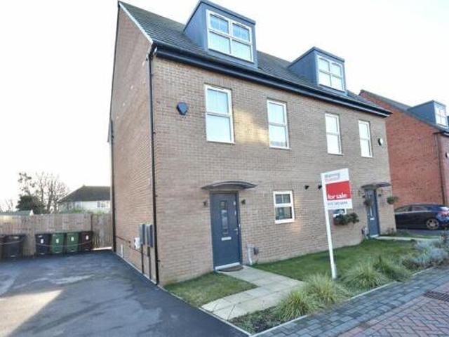 Chantrey Close, Leeds, 4 Bedroom Semi detached