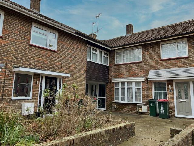 Chantrey Road, Tilgate, Crawley, West. 1 bed apartment to rent £1,375 pcm £317 pw