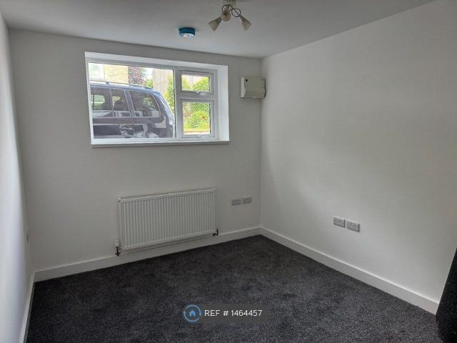 Chapeltown, Pudsey LS28, 2 bed flat to rent, £875 pcm | PrimeLocation