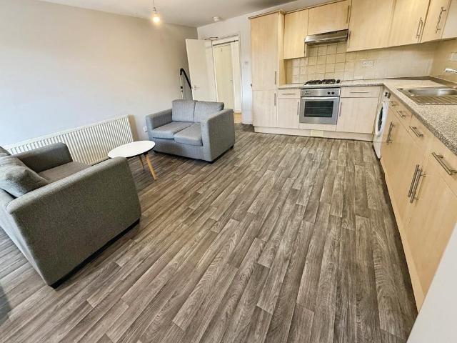 Chapel Court, Lenton NG7 4 bed flat to rent £1,564 pcm £361 pw