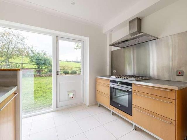 Chapel Close, Castle, BA7