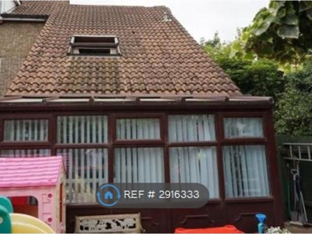 Chapel Close, Grays RM20, 1 bed end terrace house to rent, £1,200 pcm | PrimeLocation