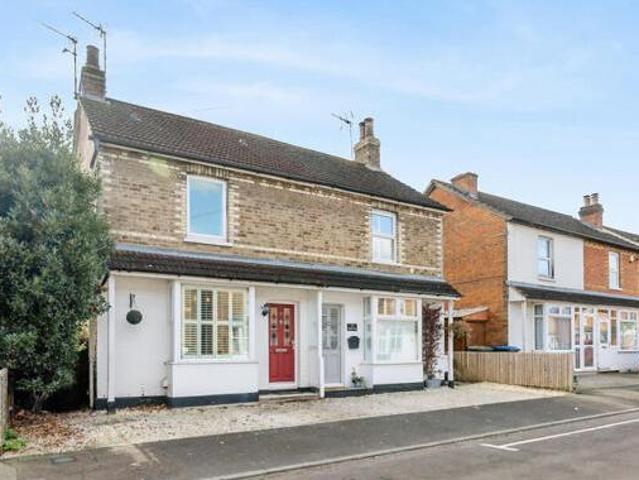 Chapel Grove, Addlestone, 2 Bedroom Semi detached