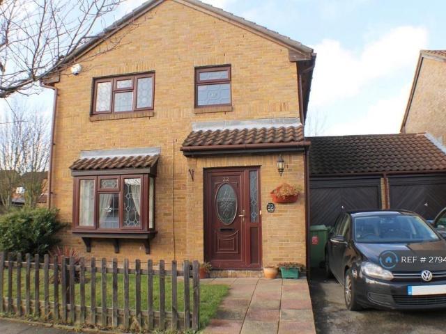 Chapel Farm Road, London, SE9 4 bed detached house to rent £2,499 pcm £577 pw