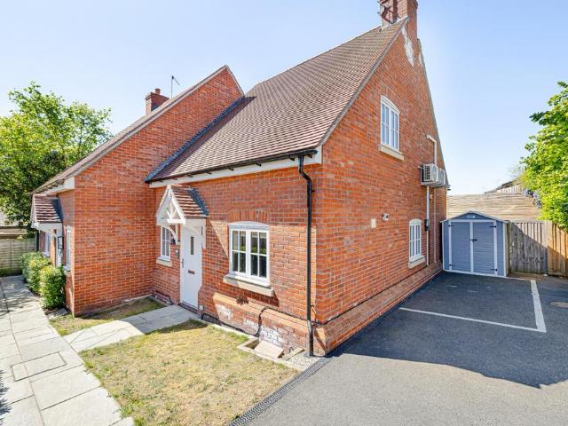Chapel Hill, Stansted Mountfitchet, CM24 2 bed cottage to rent £1,950 pcm £450 pw