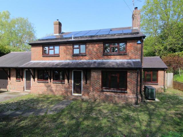 Chapel Lane, Thornborough, Buckingham 4 bed detached house to rent £1,950 pcm £450 pw