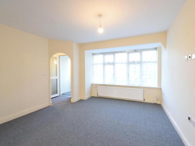 Chapel Lane, Uxbridge UB8 3 bed semi detached house to rent £2,100 pcm £485 pw