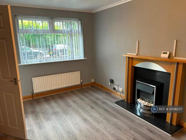 Chapel Lane, Armley, Leeds, LS12 3 bed end of terrace house to rent £1,125 pcm £260 pw